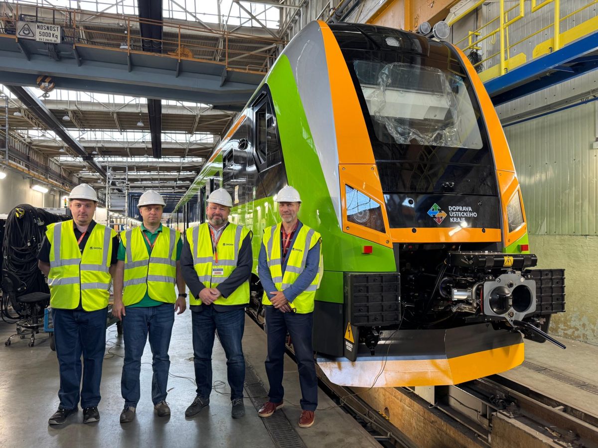 Škoda finishes first EMUs for RegioJet | Latest Railway News